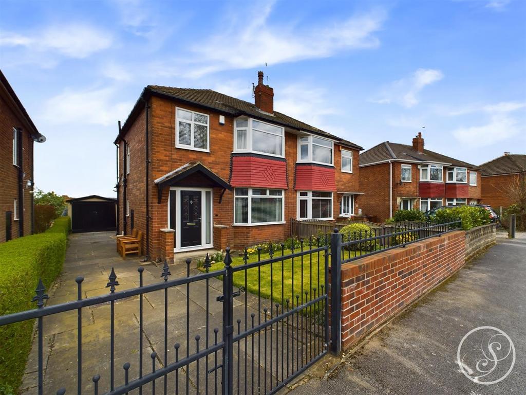 Baronsway,Whitkirk, Leeds 3 bed semi-detached house - £285,000