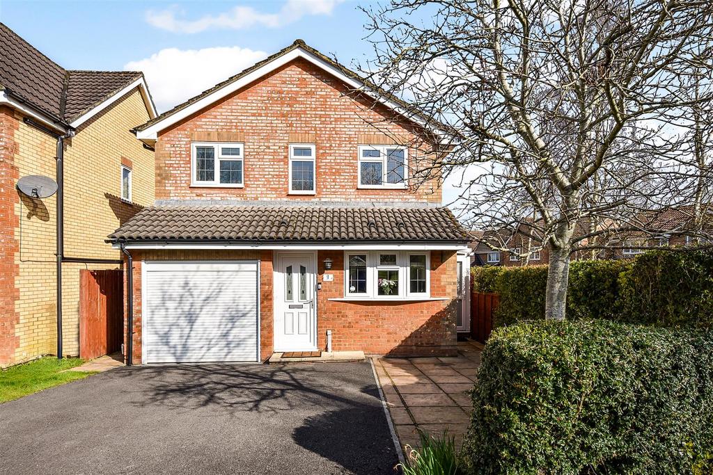Palmer Drive, Andover 3 bed detached house - £409,950