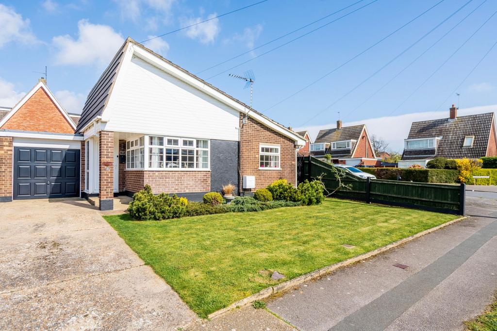 Gloucester Avenue, Lowestoft 2 bed detached bungalow - £220,000