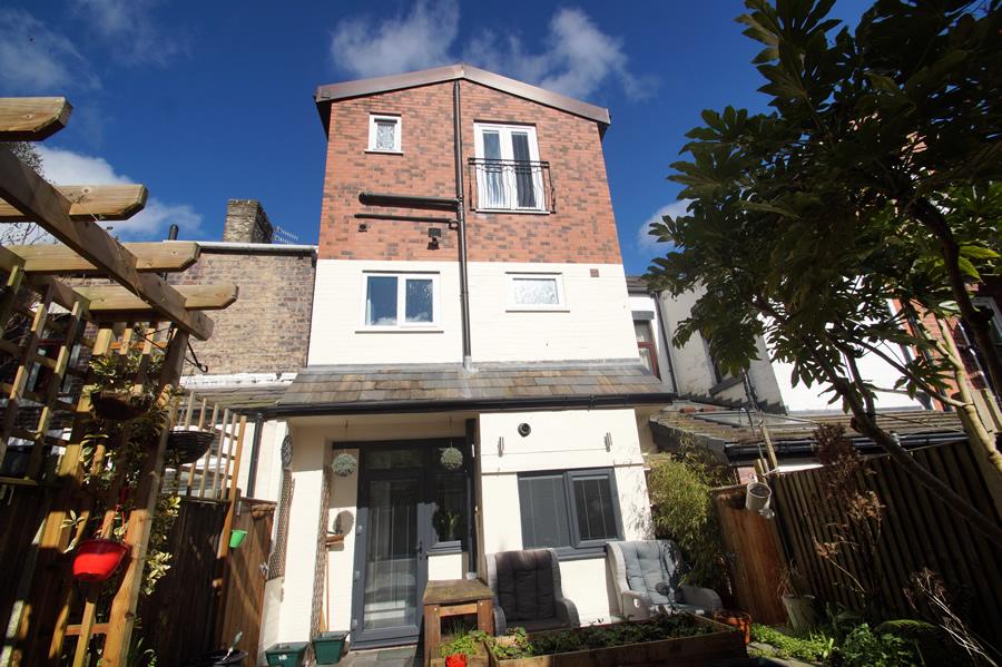 Stamford Road, Mossley OL5 5 bed terraced house - £349,995