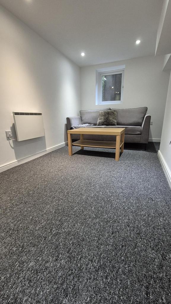 Wilmslow Road, M20 3BW 1 bed flat - £895 pcm (£207 pw)