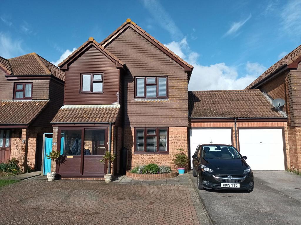 Schofield Way, Eastbourne BN23 3 bed link detached house - £400,000