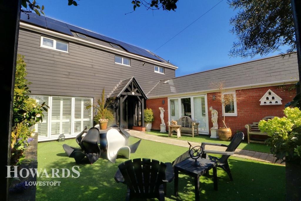 Church Road, Lowestoft 3 bed detached house - £350,000