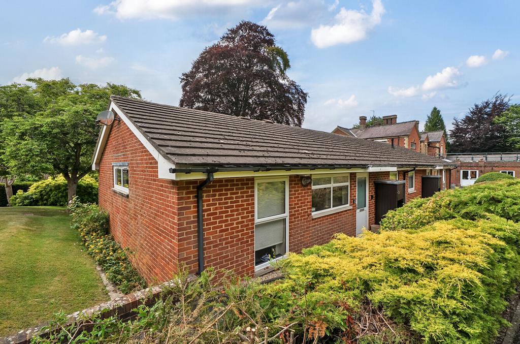 Headbourne Worthy House, Bedfield... 2 bed bungalow for sale - £319,950