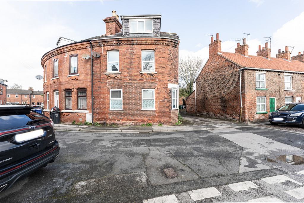 Millgate, Selby, YO8 3 bed terraced house for sale - £125,000