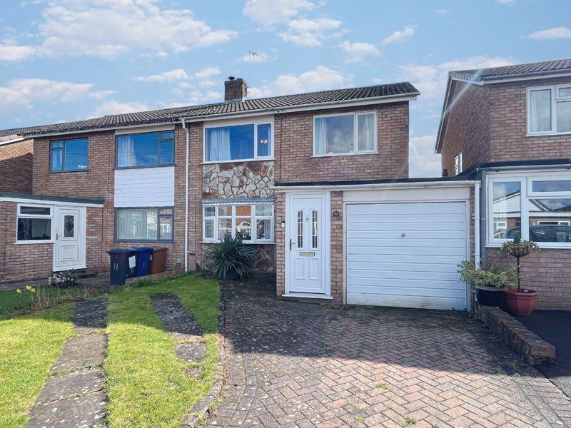 Clive Road, Burntwood, WS7 2DJ 3 bed semi-detached house - £235,000