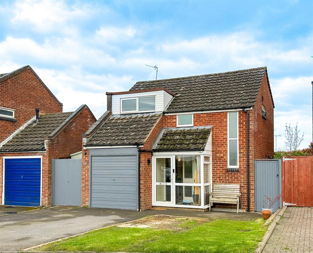 Cherry Lane, Hampton Magna, Warwick 3 bed detached house - £350,000