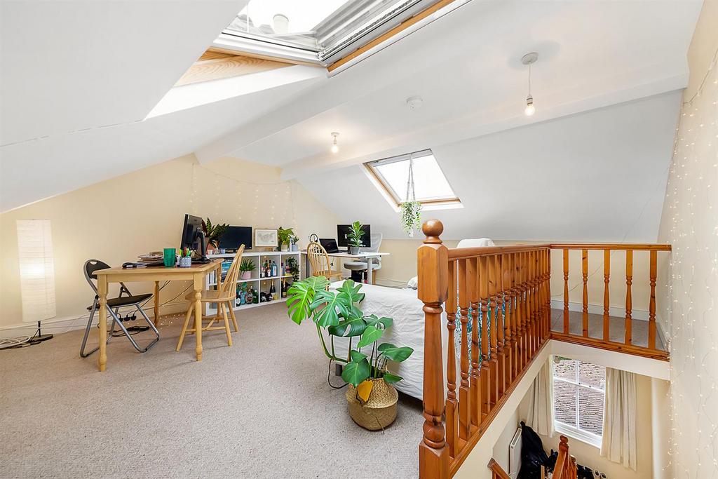 Sandmere Road, SW4 2 bed flat to rent - £2,197 pcm (£507 pw)