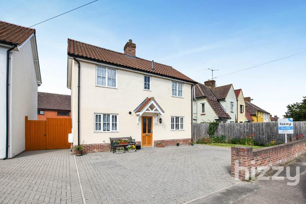 Bradfield Avenue, Hadleigh IP7 3 bed detached house - £310,000