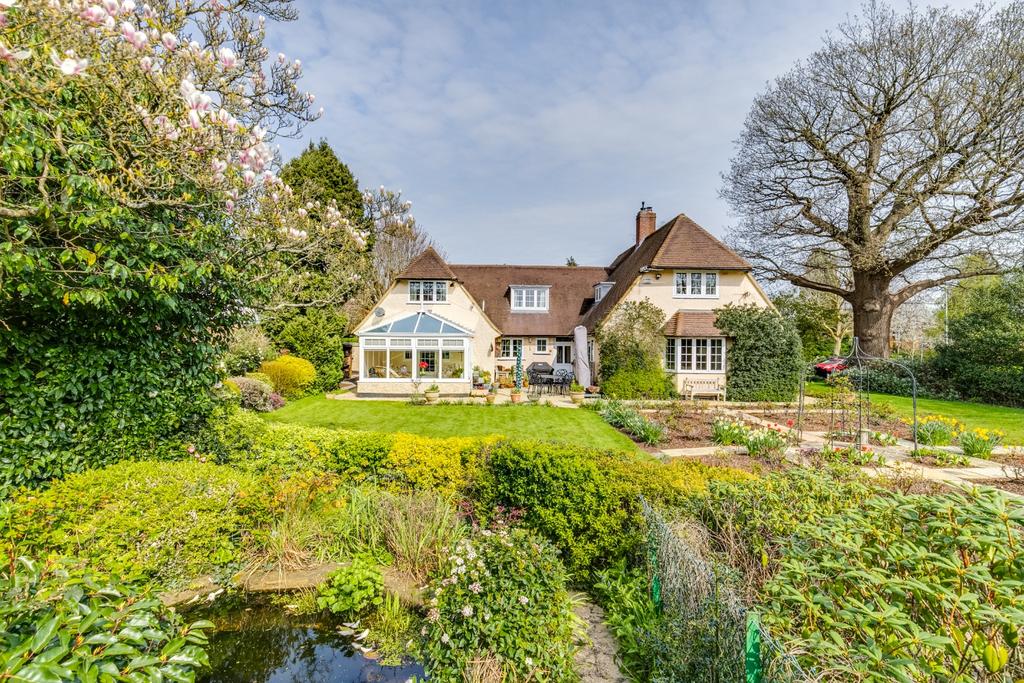 Applecroft Road, Welwyn Garden City, Hertfordshire, AL8 5 bed detached ...