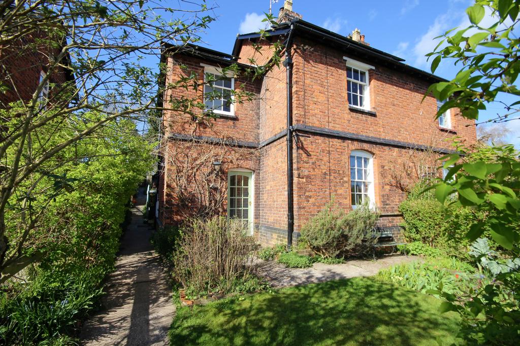 Dutton Locks, Acton Bridge, CW8 4 bed semi-detached house - £375,000