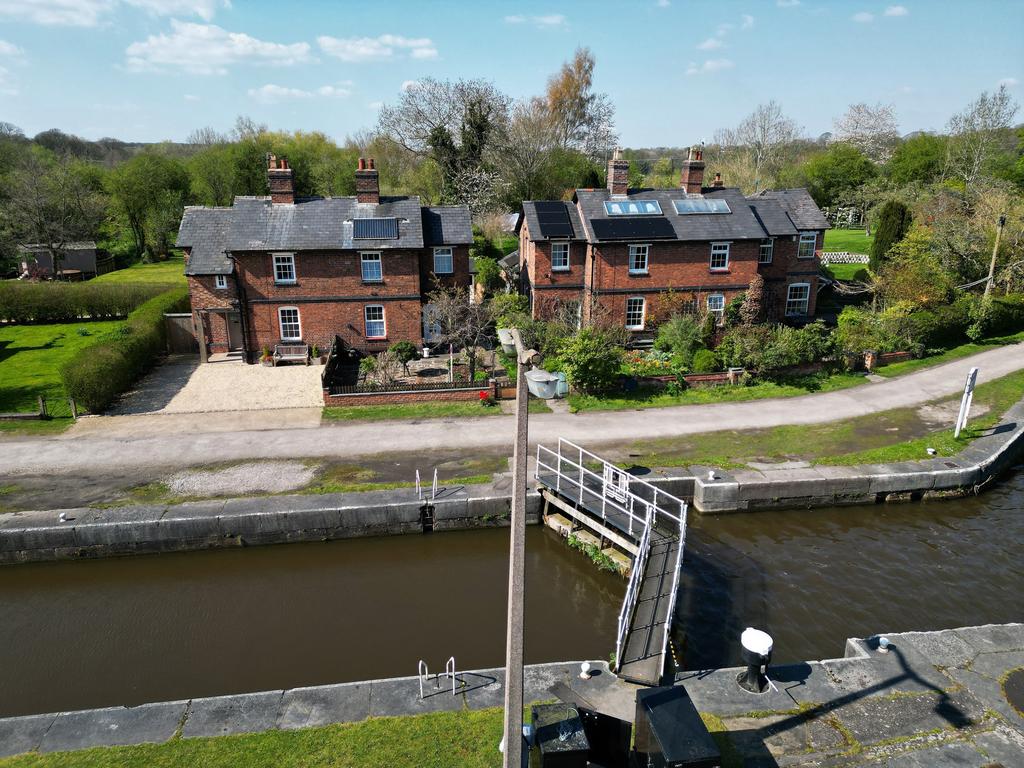 Dutton Locks, Acton Bridge, CW8 4 bed semi-detached house - £375,000
