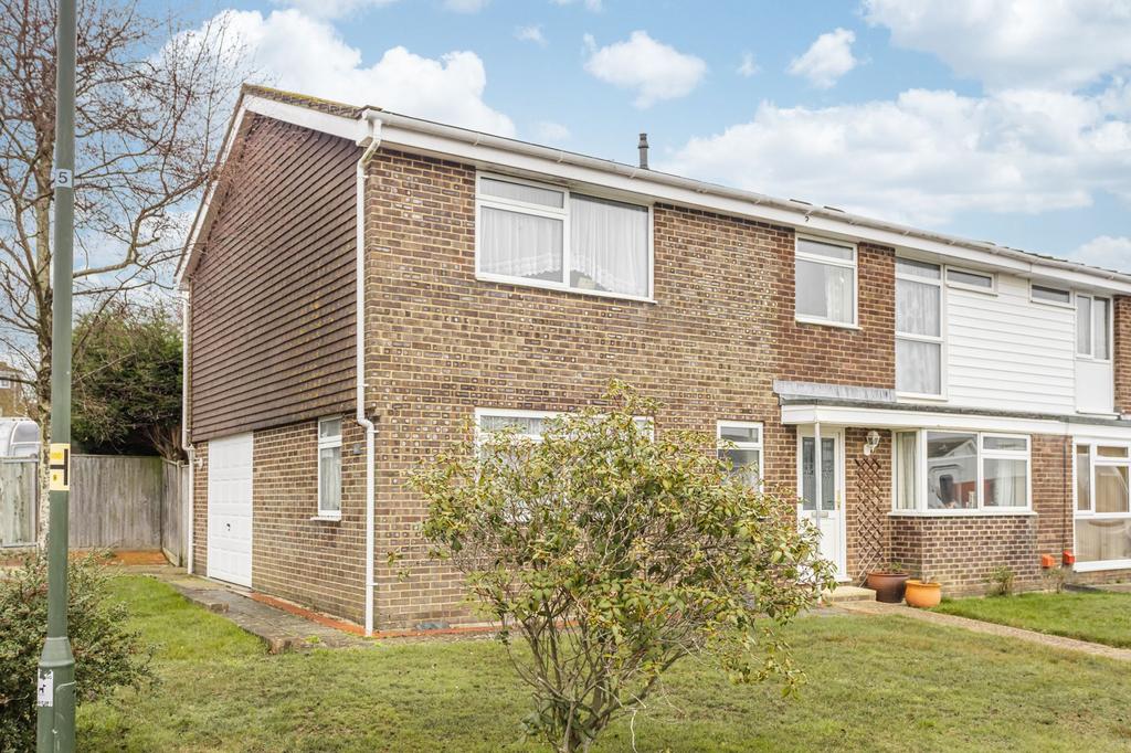 Hawarden Close, Crawley RH10 5 bed semi-detached house for sale - £530,000