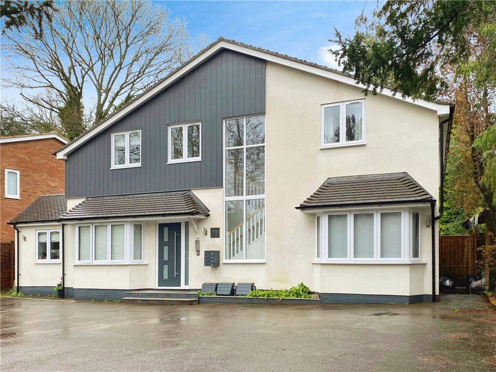 Pinewood Avenue, Crowthorne, Berkshire 2 bed apartment - £260,000