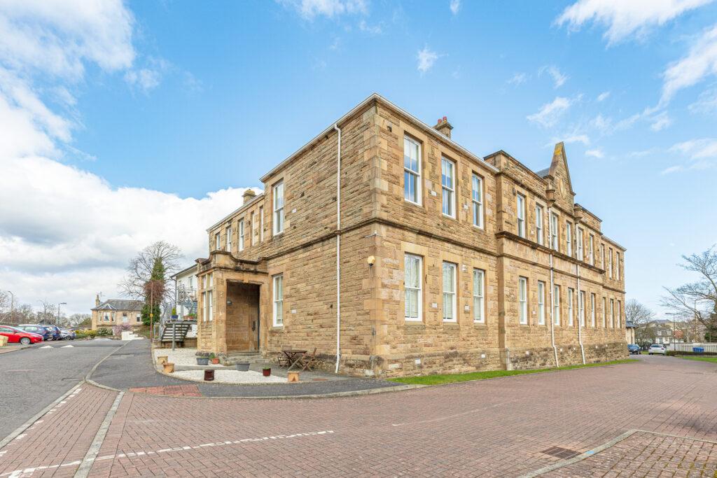 Old School Court, Linlithgow, EH49 2 bed flat - £299,000