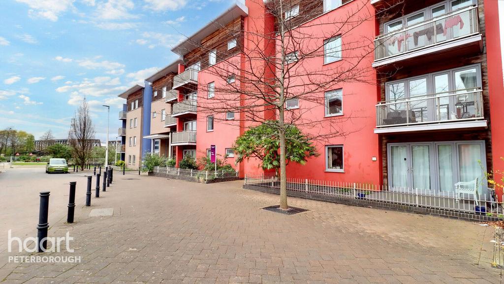 Cubitt Way, Peterborough 2 bed apartment - £125,000