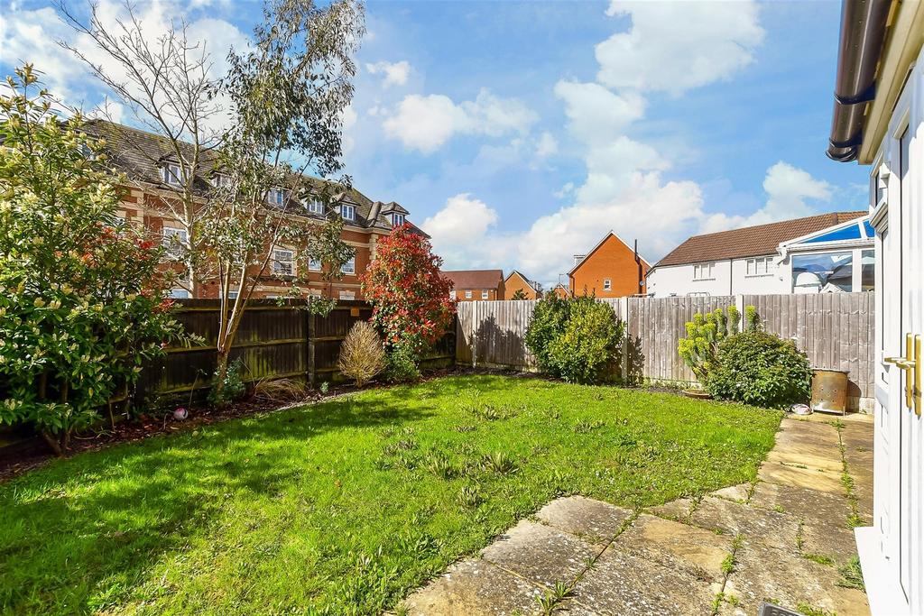 Richborough Way, Chartfields... 4 bed detached house - £400,000