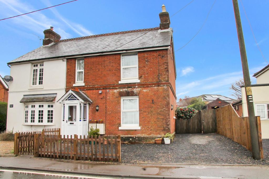 Shedfield, Hampshire 3 bed semi-detached house - £395,000