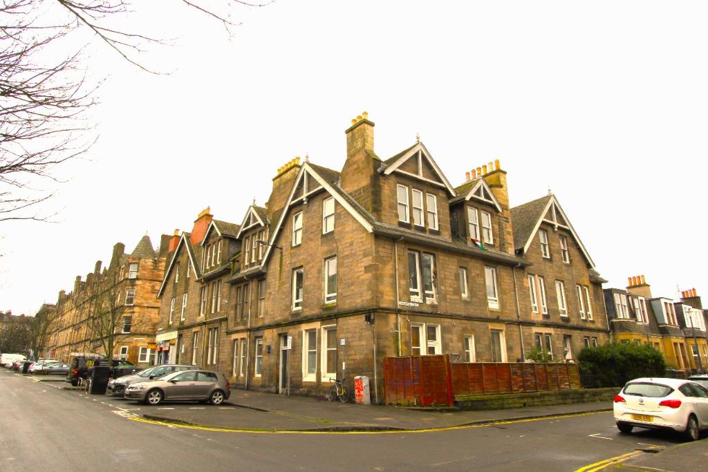 Balfour Street, Leith Walk... 2 bed flat - £1,300 pcm (£300 pw)
