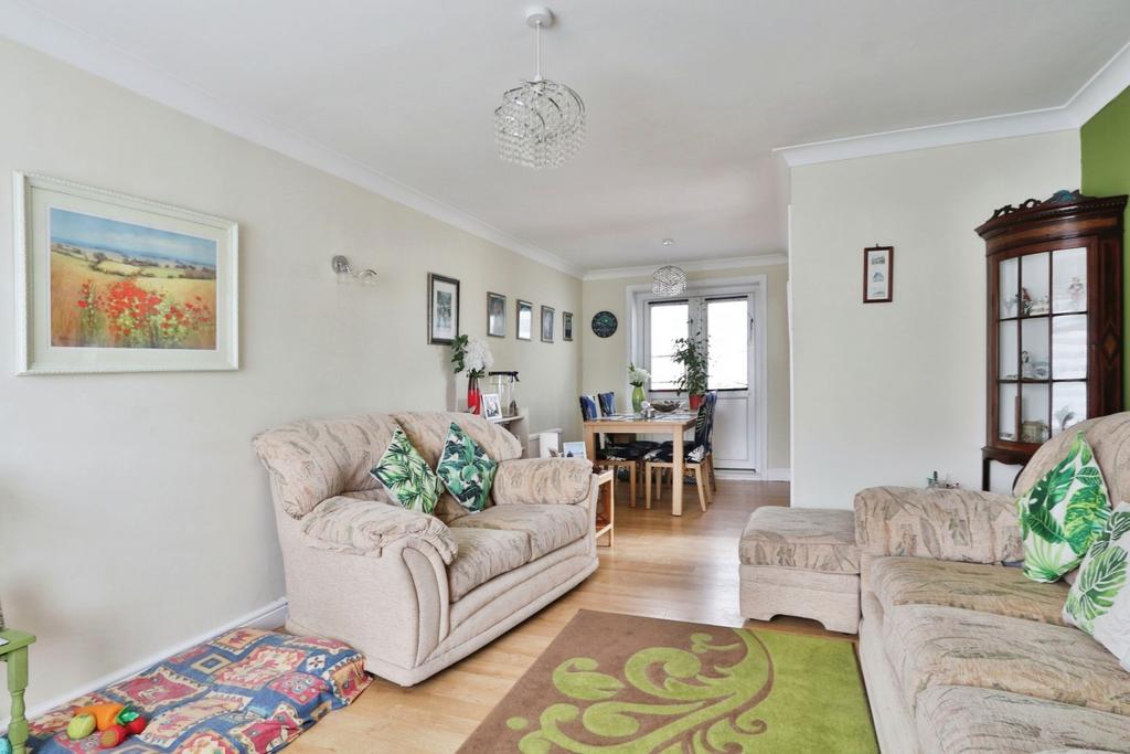 Brevere Road, Hedon, Hull, HU12 8LX 3 bed semi-detached house - £185,000