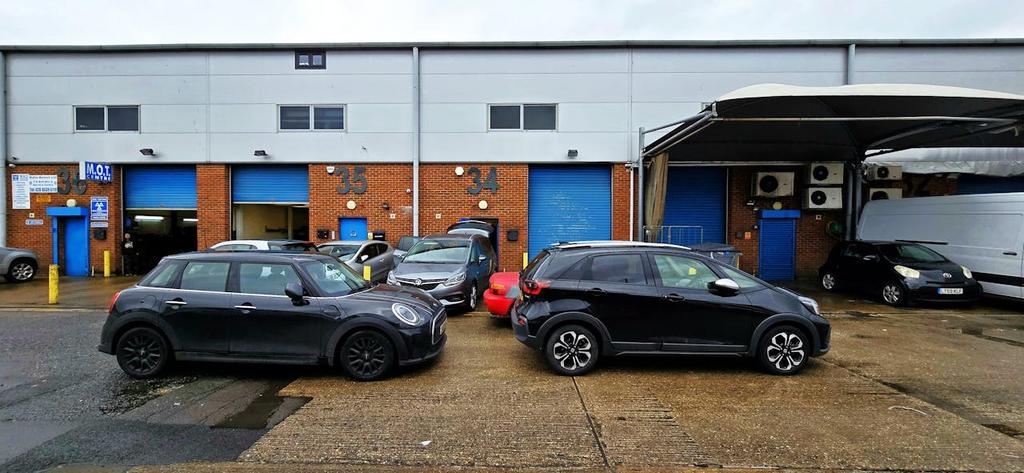 Unit 34, Cromwell Industrial Estate... Industrial unit - £3,271 pcm (£ ...