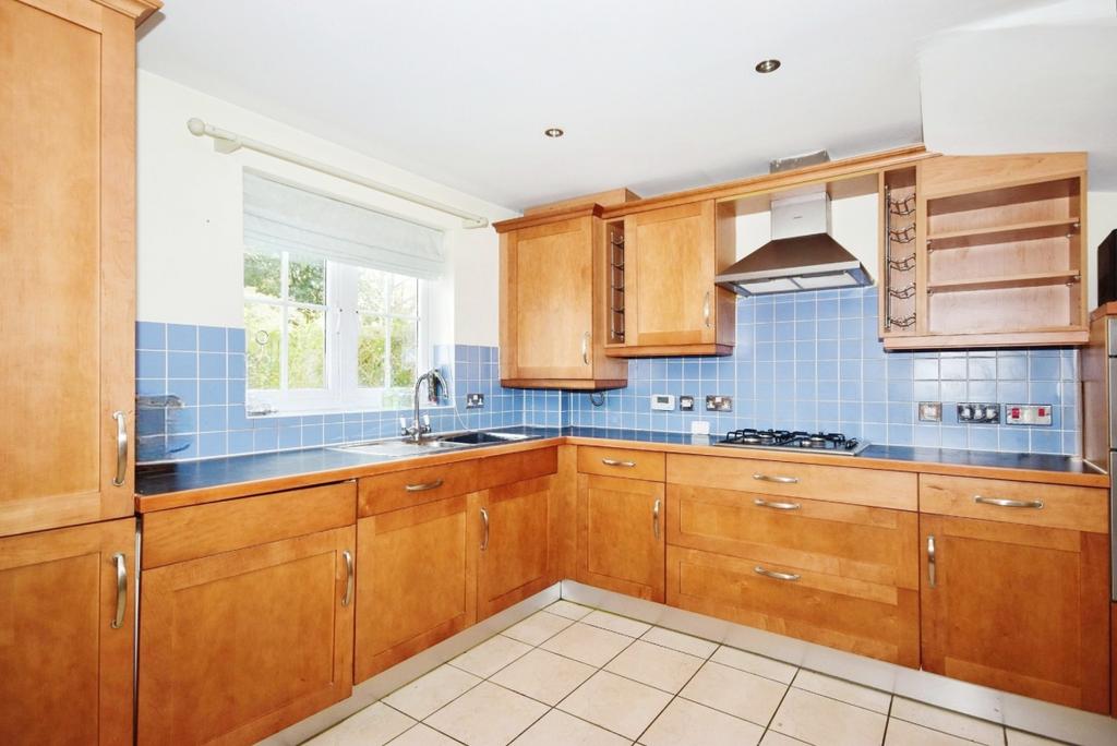 Montgomery Gardens Sutton SM2 3 bed terraced house - £2,250 pcm (£519 pw)