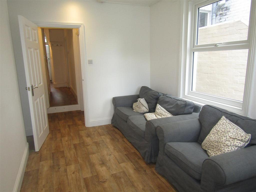 Priory Road, Exeter EX4 5 bed house - £575 pcm (£133 pw)