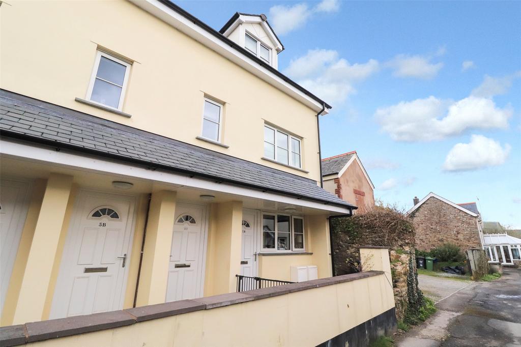 New Road, South Molton, Devon, EX36 1 bed apartment for sale - £135,000