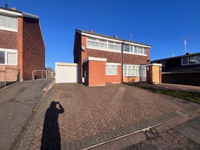 Renshaw Drive, Newhall DE11 3 bed semi-detached house - £174,950