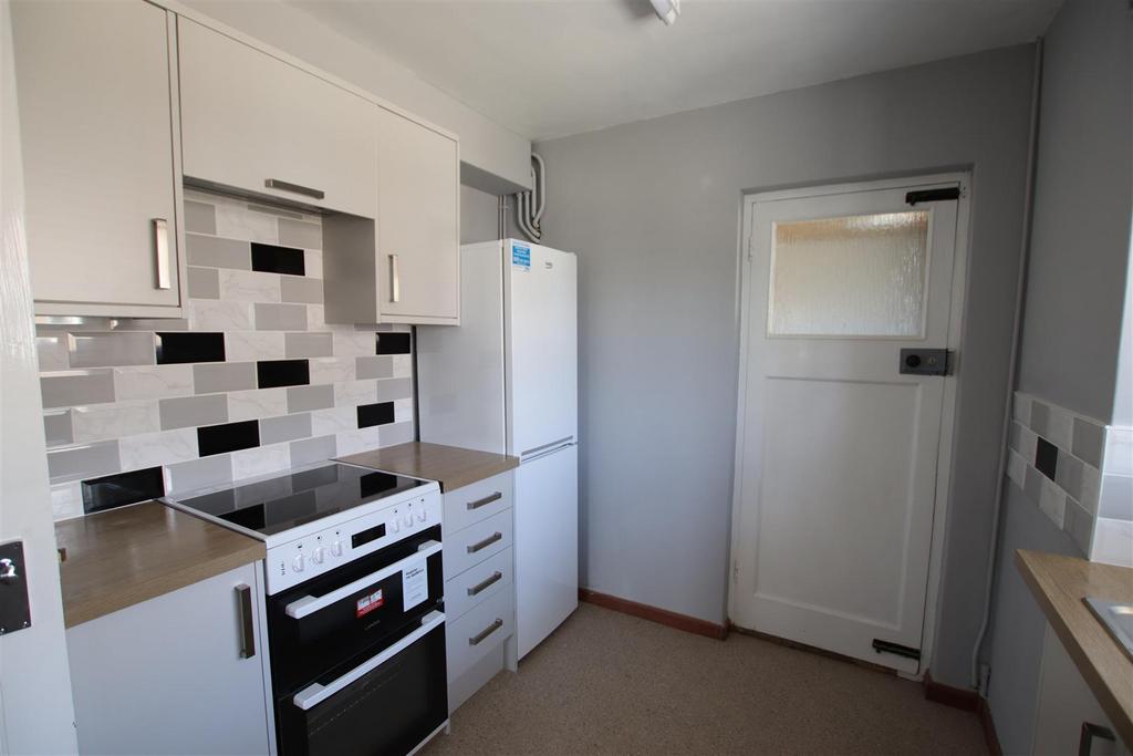 Bell Lane, Birdham 4 bed detached house - £1,800 pcm (£415 pw)