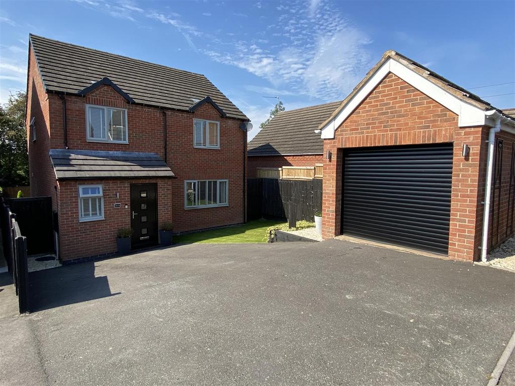 Oversetts Road, Newhall DE11 4 bed detached house - £275,000