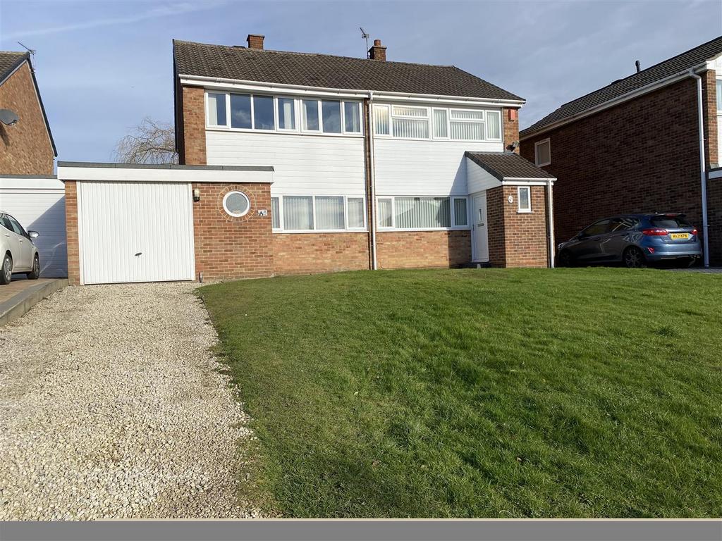South Drive, Newhall DE11 3 bed semi-detached house - £199,999
