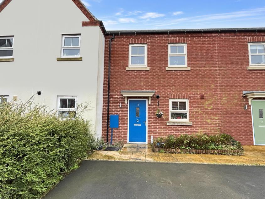 Rowan Drive, Midway DE11 3 bed townhouse - £192,000
