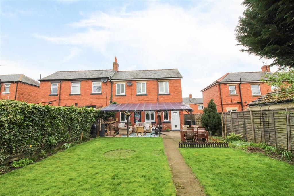 Curfew Road, Ripon 2 bed semi-detached house - £210,000