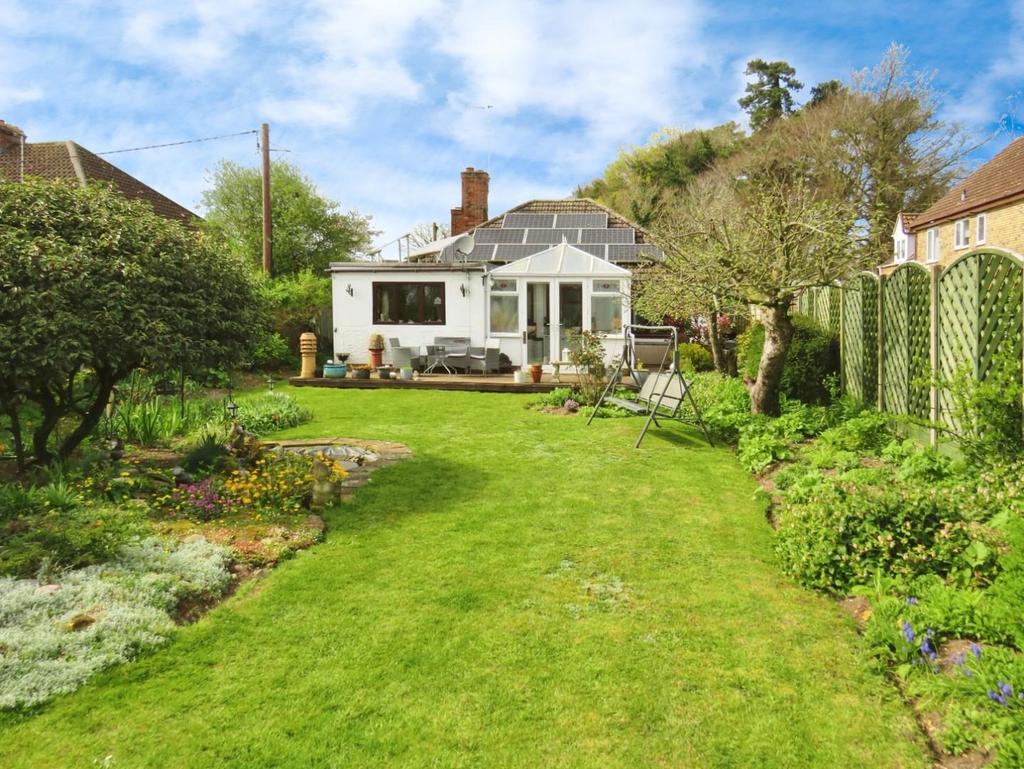 Chestnut Walk, Beachamwell PE37 2 bed detached bungalow - £280,000