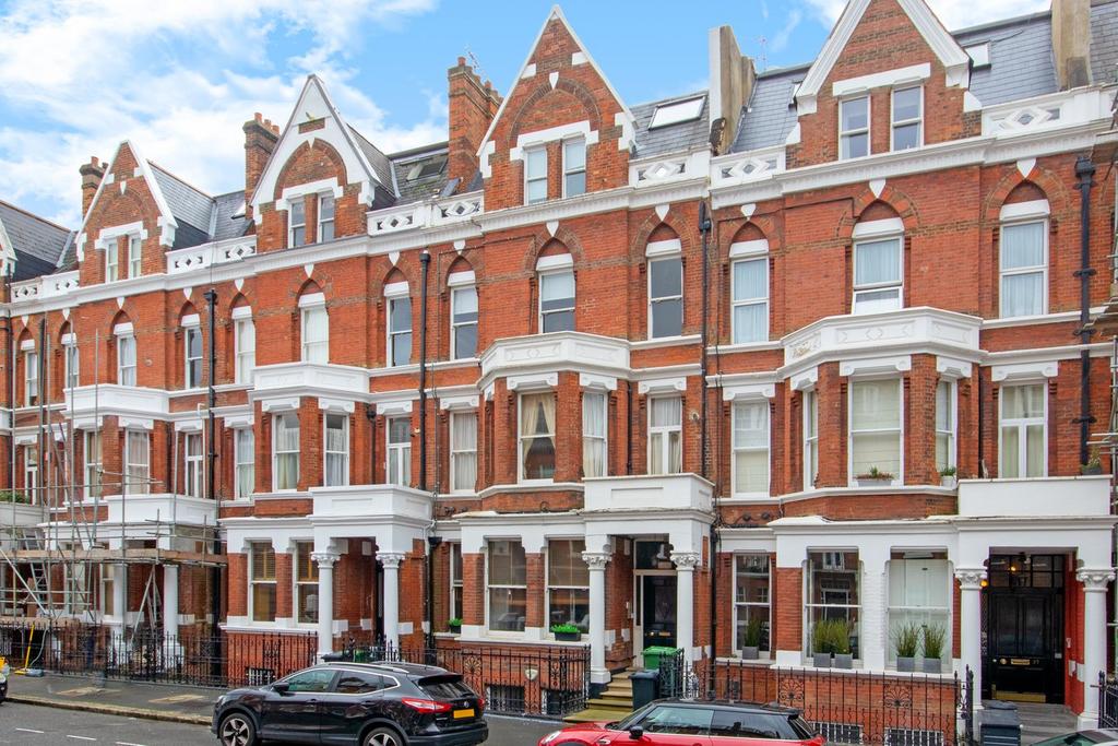 Addison Gardens, London W14 2 bed flat for sale - £650,000