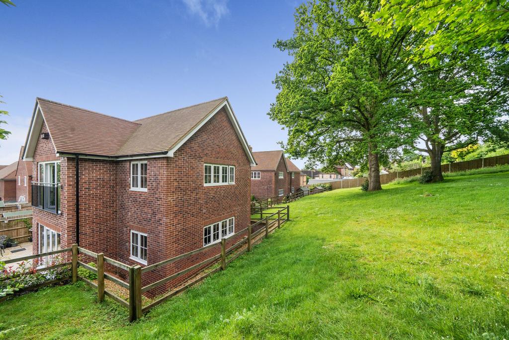 Wyndham Court, Midhurst, GU29 2 bed apartment - £425,000