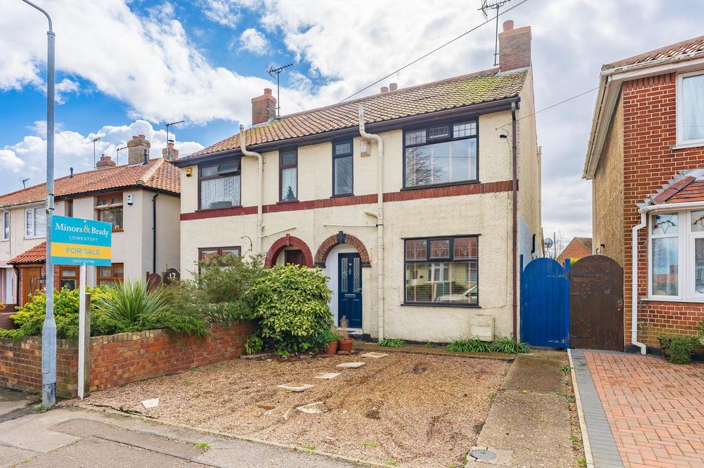 Edgerton Road, Lowestoft 3 bed semi-detached house - £220,000