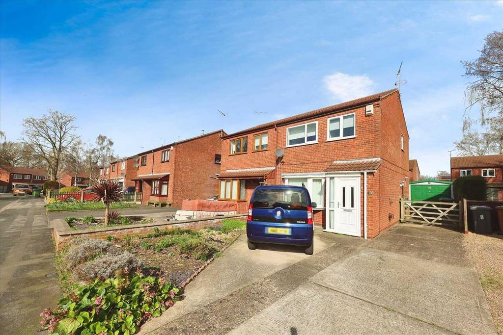 Dellfield Close, Lincoln 3 bed semi-detached house - £180,000