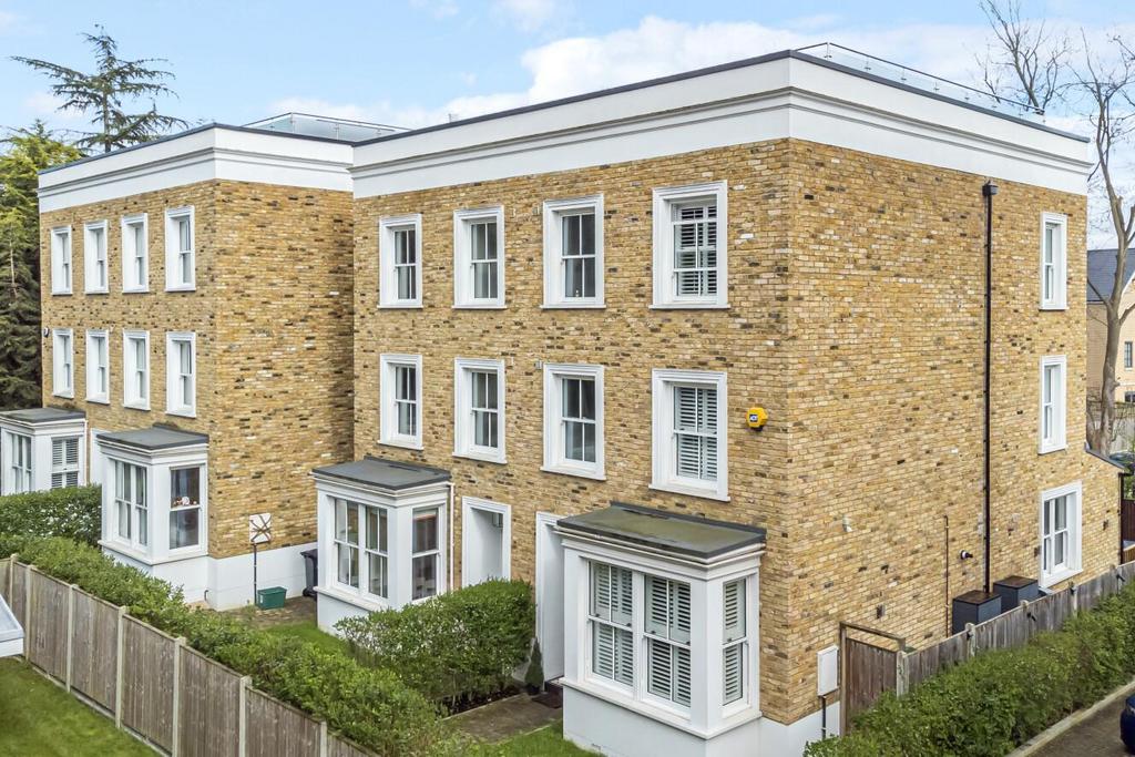 Hevingham View, Sydenham 5 bed semi-detached house - £1,150,000