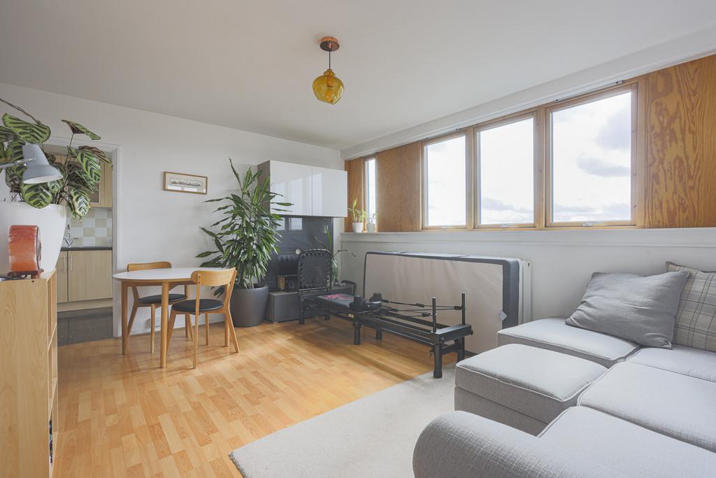 Talfourd Place, Peckham, SE15 2 bed apartment - £300,000