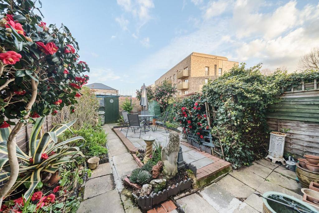 Oakshaw Road, Earlsfield 3 bed terraced house - £570,000
