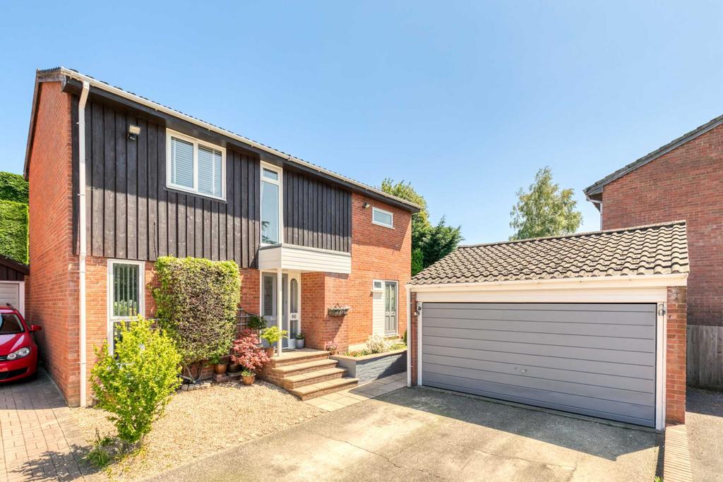 Gainsborough Bracknell Rg12 4 Bed Detached House For Sale £550 000