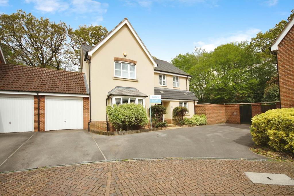 Critcher Close Bracknell Rg12 4 Bed Detached House £700 000