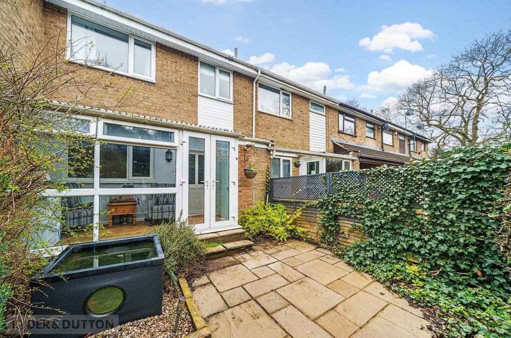 Simmondley Grove, Glossop... 3 bed terraced house - £250,000