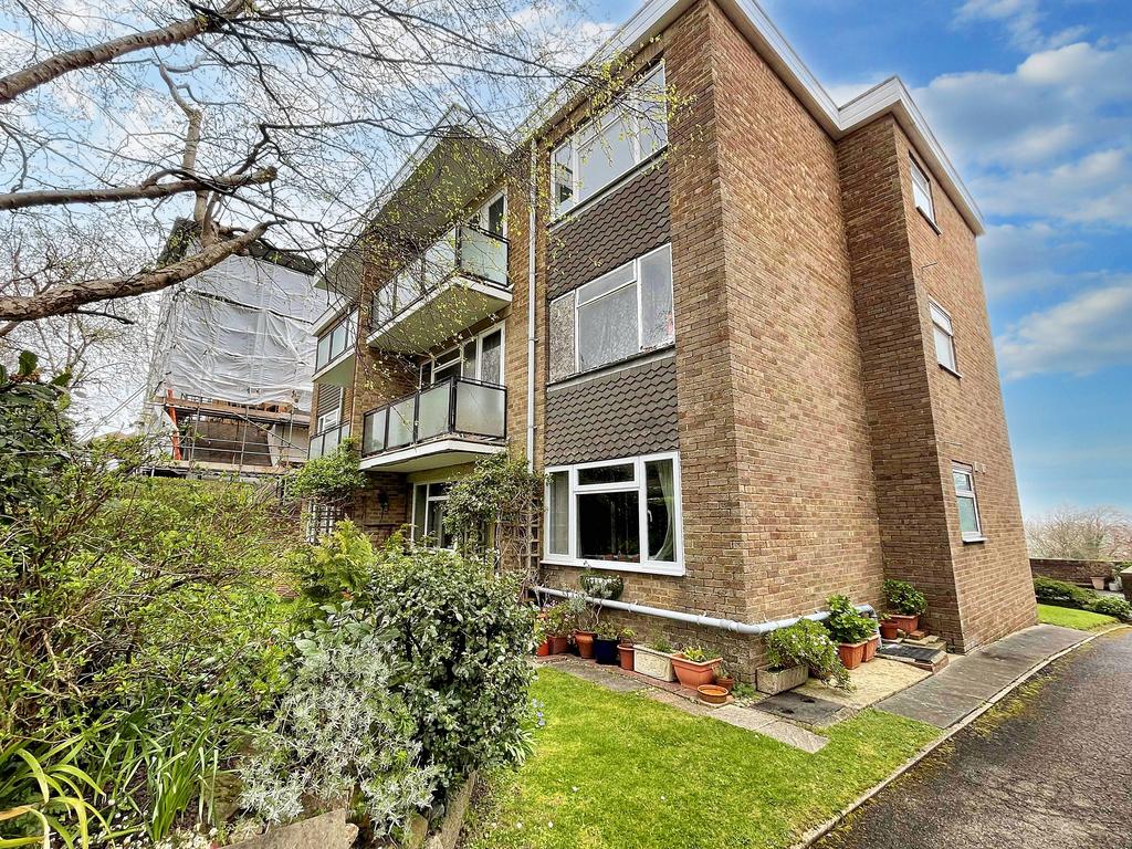Carew Road, Eastbourne BN21 Studio - £795 pcm (£183 pw)