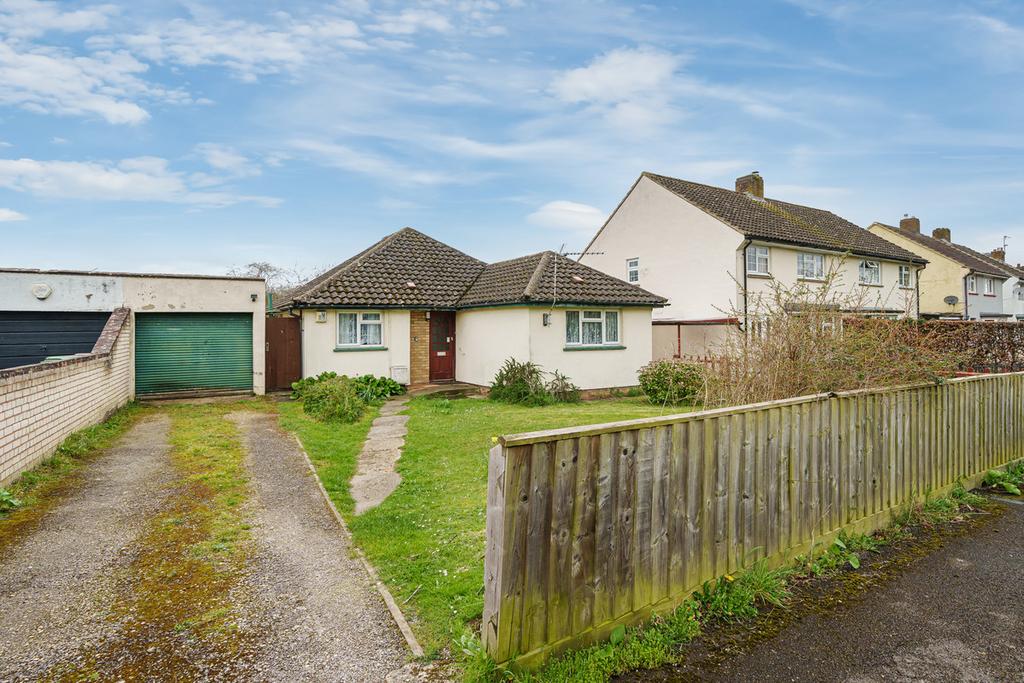 Wimblestraw Road, Berinsfield, OX10 3 bed bungalow - £400,000