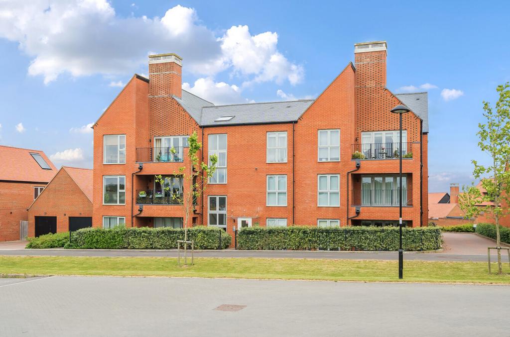 Roman Drive, Winchester, Hampshire, SO22 2 bed flat - £295,000