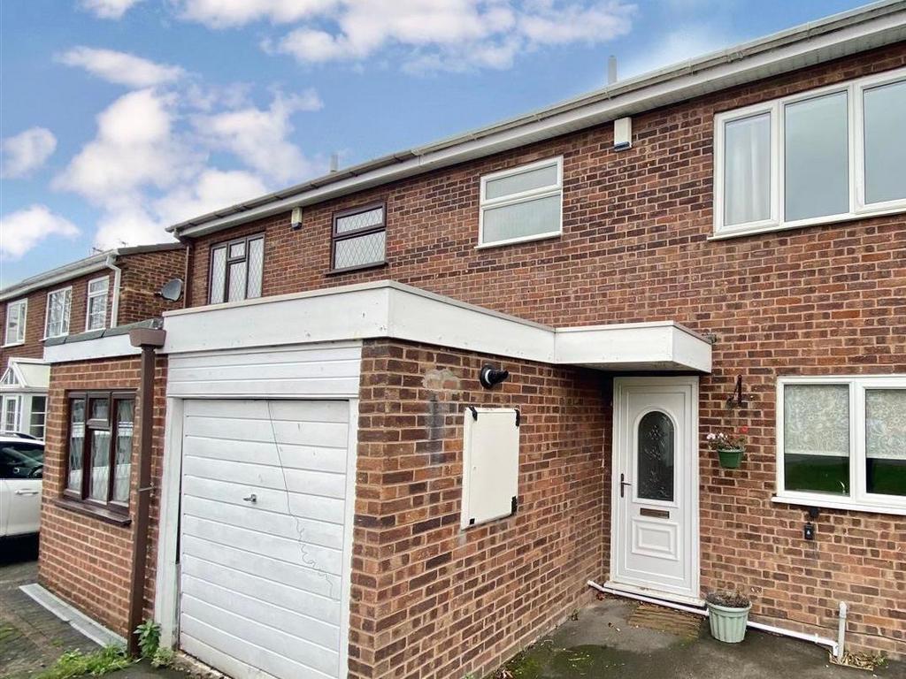 Manston Drive, Wolverhampton WV6 3 bed semi-detached house - £995 pcm ...