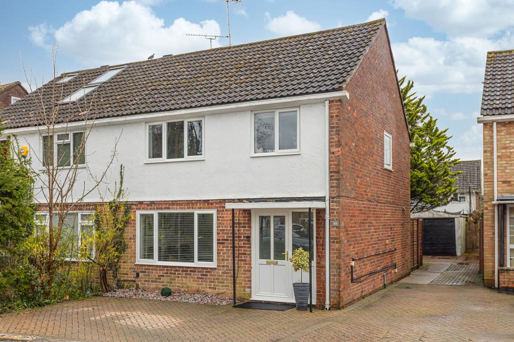 Crawley, Crawley RH11 3 bed semi-detached house for sale - £385,000